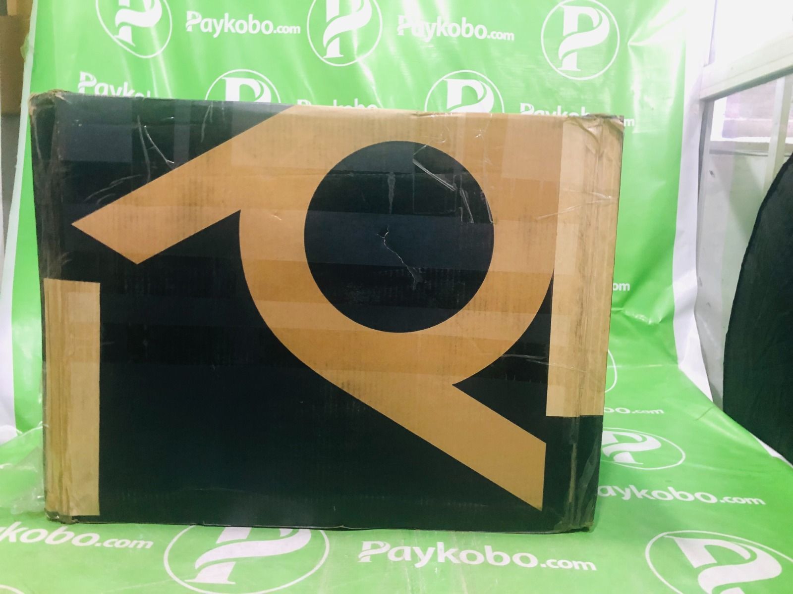 Poly Studio P21 Personal Meeting Display